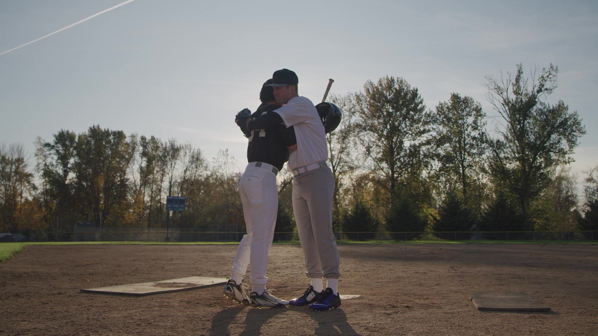 Opponents Giving Eachother Pat on Back – FILMPAC